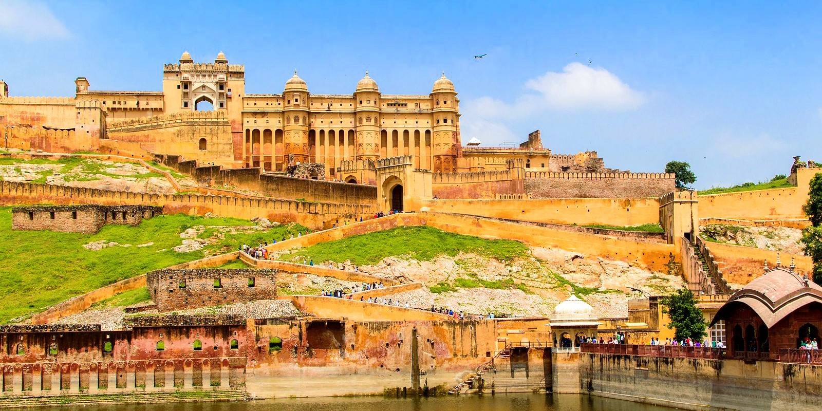 Explore the Top 10 Historical Landmarks in India | Relax Getaways
